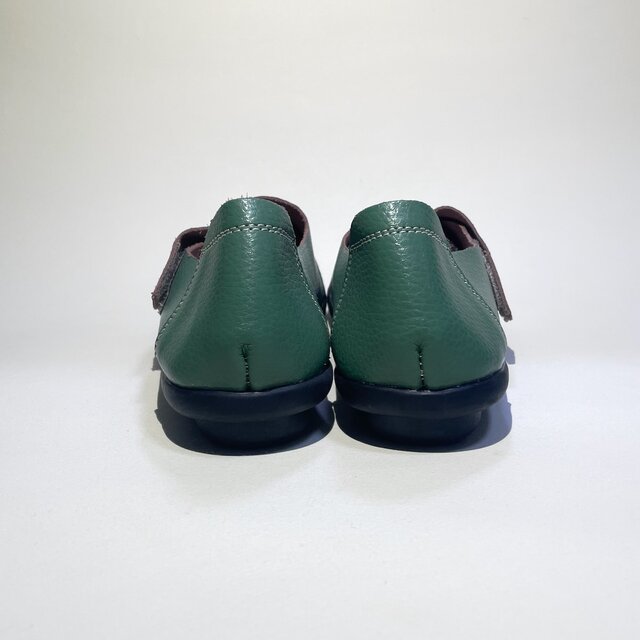 軽量・人工皮革バイカラースニーカー (Wグリーン他) 合皮・マイクロファイバー合成皮革 | iichi 日々の暮らしを心地よくするハンドメイドやアンティークのマーケットプレイス