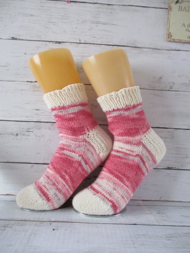 冷え取りソックス Opal Cotton KFS 216 ルビー & KFS 207 ホワイト | iichi 日々の暮らしを心地よくするハンドメイドやアンティークのマーケットプレイス