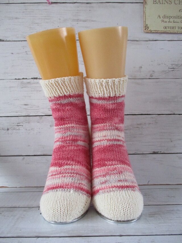 冷え取りソックス Opal Cotton KFS 216 ルビー & KFS 207 ホワイト | iichi 日々の暮らしを心地よくするハンドメイドやアンティークのマーケットプレイス