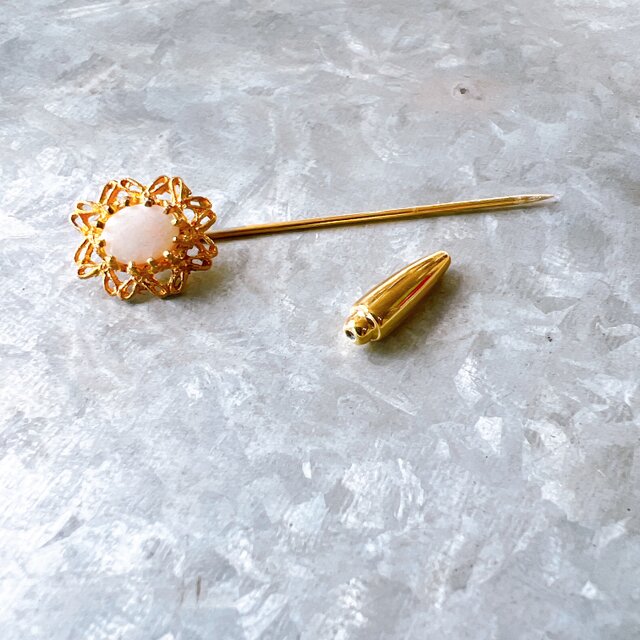 SC131-ヴィンテージブローチ U.S.A. Translucent Glass Cabochon Gold Tone | iichi 日々の暮らしを心地よくするハンドメイドやアンティークの ...