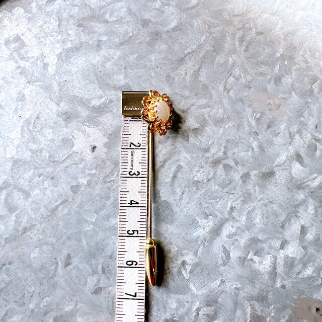 SC131-ヴィンテージブローチ U.S.A. Translucent Glass Cabochon Gold Tone | iichi 日々の暮らしを心地よくするハンドメイドやアンティークの ...