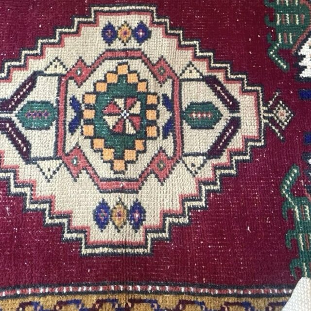 50-53×102 バーガンディ×グリーン メダリオン トルコヴィンテージラグ | iichi 日々の暮らしを心地よくするハンドメイドやアンティークのマーケットプレイス