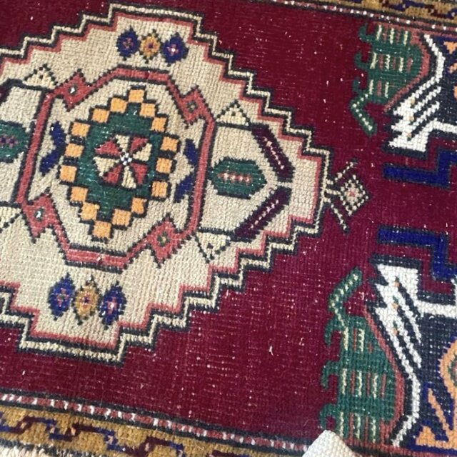 50-53×102 バーガンディ×グリーン メダリオン トルコヴィンテージラグ | iichi 日々の暮らしを心地よくするハンドメイドやアンティークのマーケットプレイス