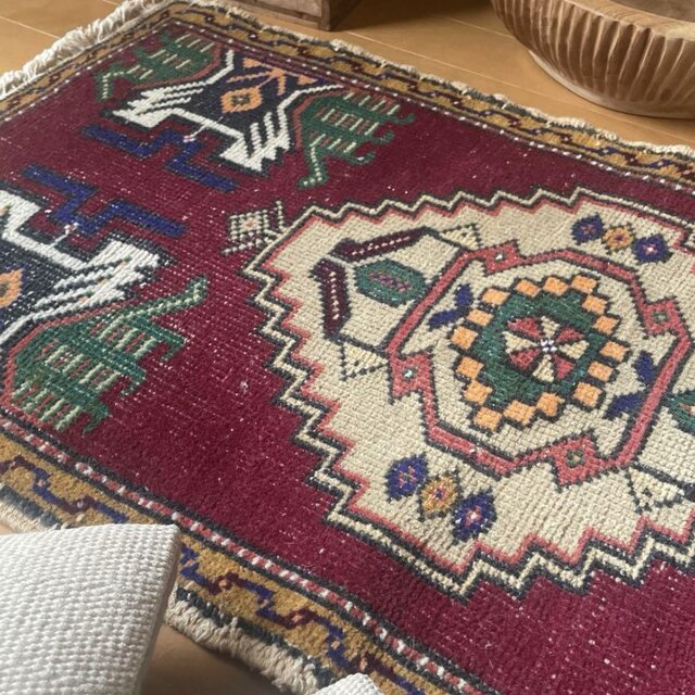 50-53×102 バーガンディ×グリーン メダリオン トルコヴィンテージラグ | iichi 日々の暮らしを心地よくするハンドメイドやアンティークのマーケットプレイス