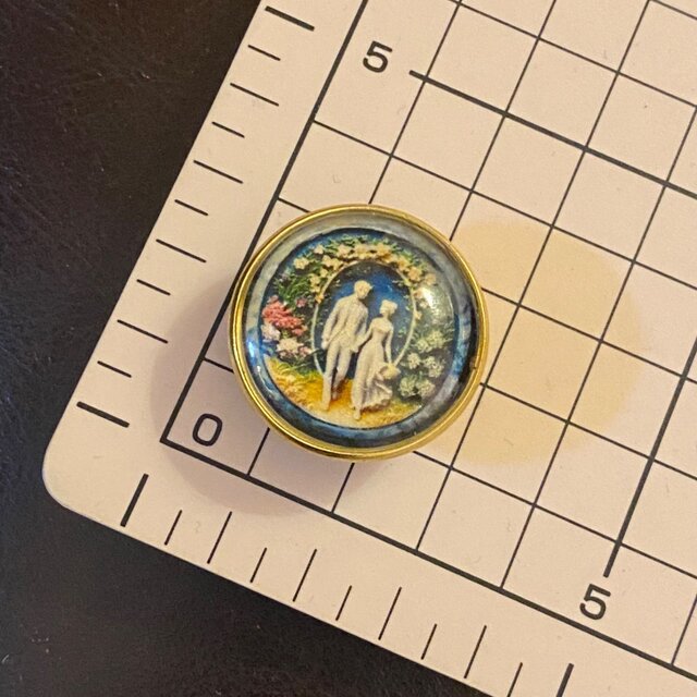 着物 ハンドメイド ガラス 帯留め｜和洋折衷のアクセントに オリジナルデザイン 静かな庭園に咲いた、ロマンスの記憶。 GK-90 | iichi 日々の暮らしを心地よくするハンドメイドや ...