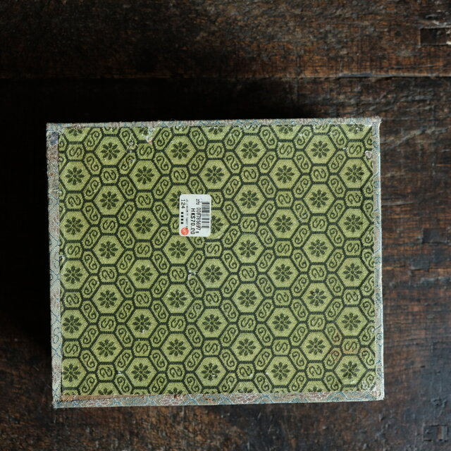 花文様の総柄 シノワズリな雰囲気。中国産 刺繍箱 インテリア 収納 小物入れ チャイナレトロ | iichi 日々の暮らしを心地よくするハンドメイドやアンティークのマーケットプレイス