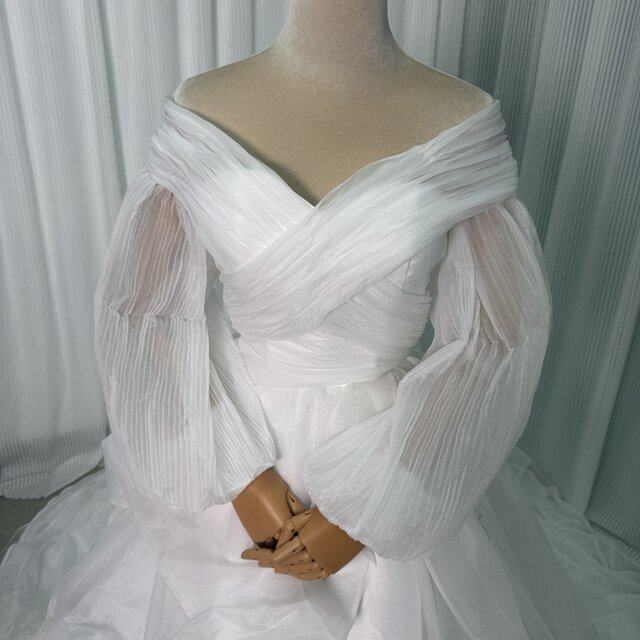 ウェディングドレス 取り外しオフショルダー シースルー袖 ラッフルフリル 編み上げ フリルドレス 前撮り 韓国風ドレス | iichi 日々の暮らしを心地よくするハンドメイドやアンティークの ...