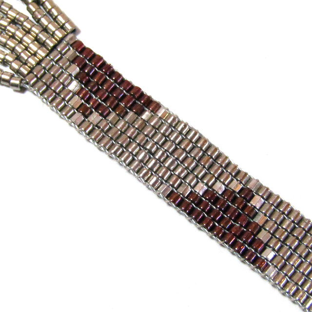 Vintage beads geometric patterns necklace | iichi 日々の暮らしを心地よくするハンドメイドやアンティークのマーケットプレイス