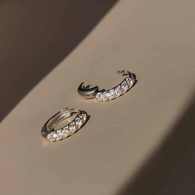 ピアス フープ ツイスト | iichi 日々の暮らしを心地よくするハンドメイドやアンティークのマーケットプレイス