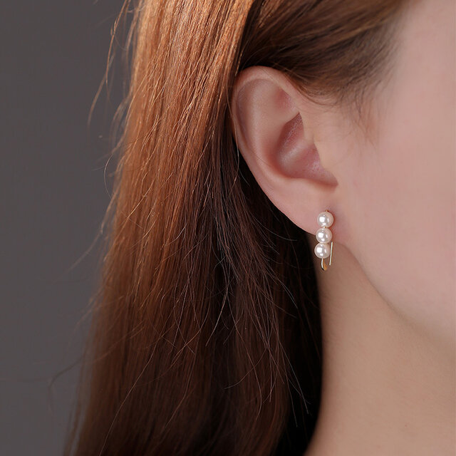 ピアス フック パール 3粒 3連 | iichi 日々の暮らしを心地よくするハンドメイドやアンティークのマーケットプレイス