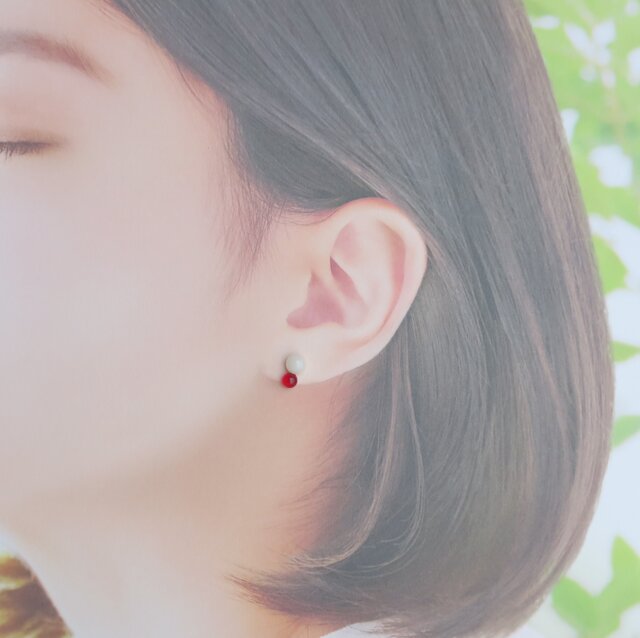 小さな2粒ガラス／ピアスorイヤリング | iichi 日々の暮らしを心地よくするハンドメイドやアンティークのマーケットプレイス