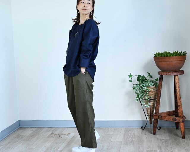 【NEW】出番の多いアイテム♪シンプリーリネンブラウス：紺：長袖 | iichi 日々の暮らしを心地よくするハンドメイドやアンティークのマーケットプレイス