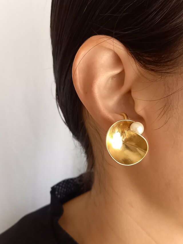 Utoka ☆ 真鍮 circle イヤーカフ | iichi 日々の暮らしを心地よくするハンドメイドやアンティークのマーケットプレイス