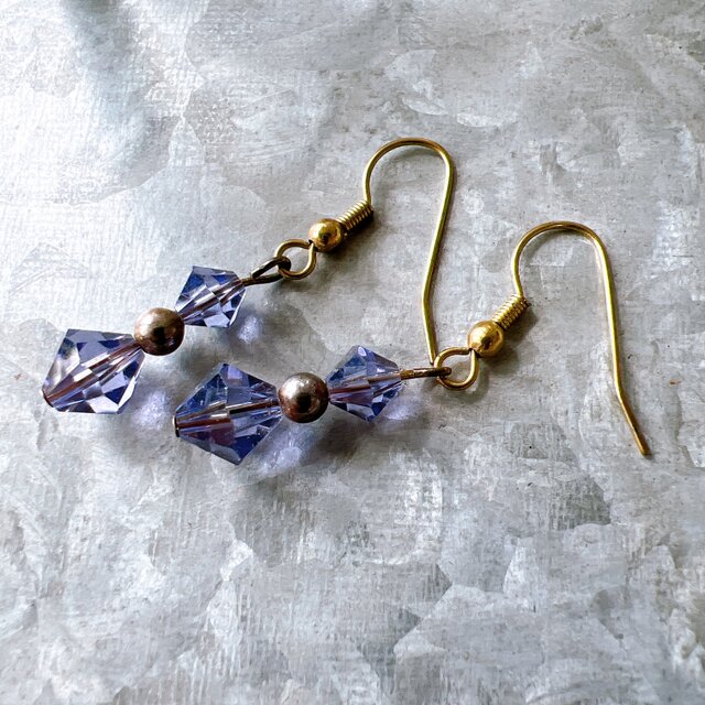 P652-ヴィンテージピアス U.S.A. 1980s Amethyst Color Beads Hanging | iichi 日々の暮らしを心地よくするハンドメイドやアンティークの ...