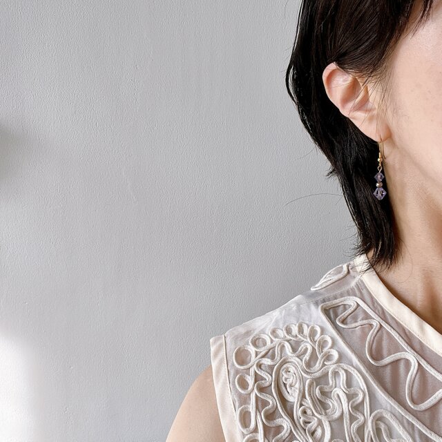 P652-ヴィンテージピアス U.S.A. 1980s Amethyst Color Beads Hanging | iichi 日々の暮らしを心地よくするハンドメイドやアンティークの ...