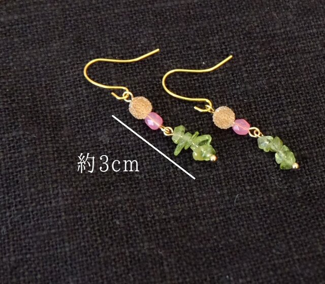 G65【8月の誕生石ペリドット】春の余韻～若葉のピアス（パーツ変更可能） | iichi 日々の暮らしを心地よくするハンドメイドやアンティークのマーケットプレイス
