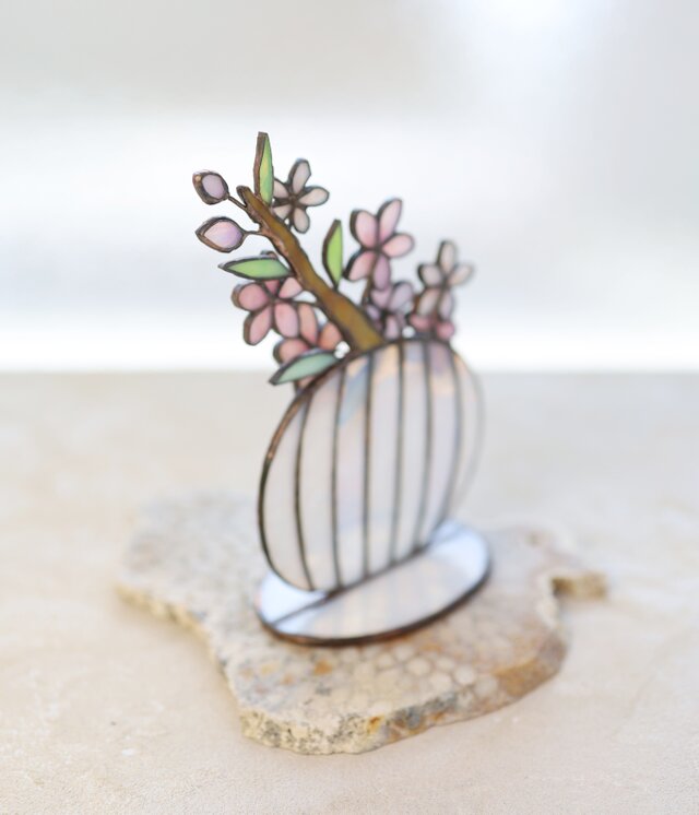 桜の一輪挿し ＜ステンドグラス＞ | iichi 日々の暮らしを心地よくするハンドメイドやアンティークのマーケットプレイス