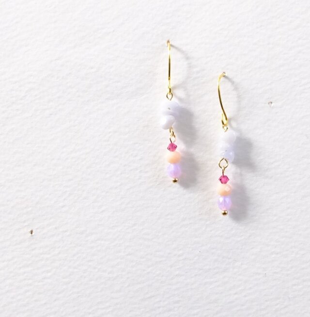 G65【天然石ブルーレースアゲート】バレエの気分～ピアス（パーツ変更可能） | iichi 日々の暮らしを心地よくするハンドメイドやアンティークのマーケットプレイス