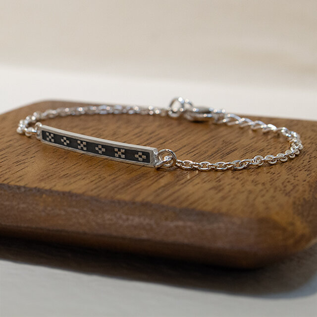 ミンサー柄彫刻腕輪 rb-61 | iichi 日々の暮らしを心地よくするハンドメイドやアンティークのマーケットプレイス