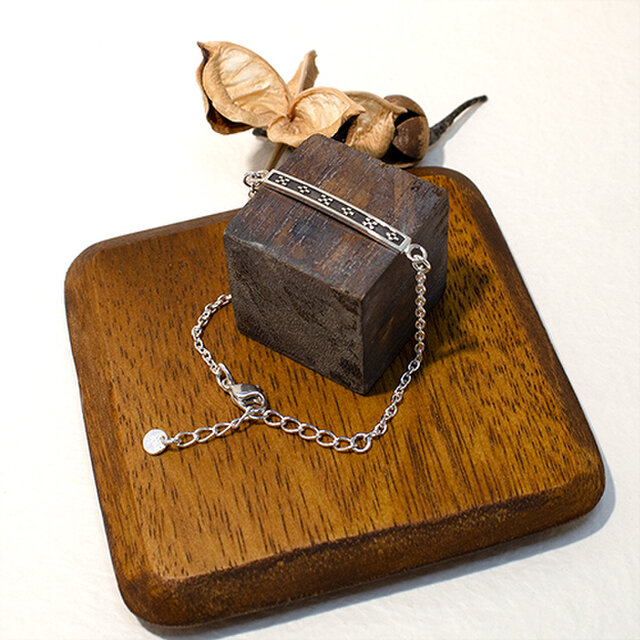 ミンサー柄彫刻腕輪 rb-61 | iichi 日々の暮らしを心地よくするハンドメイドやアンティークのマーケットプレイス