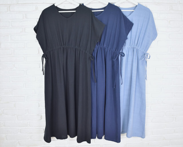 ふわりと心地よい、コットン素材のリラックスVネックワンピース ライトブルー | iichi 日々の暮らしを心地よくするハンドメイドやアンティークのマーケットプレイス