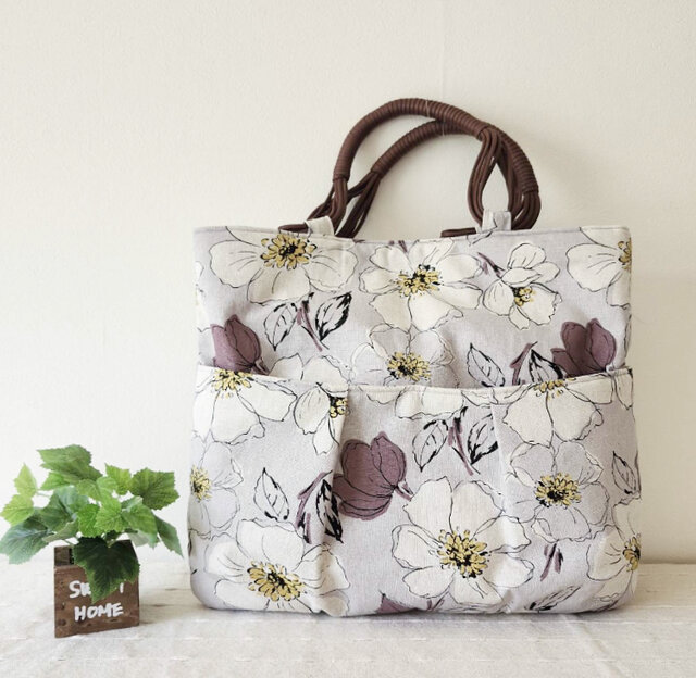 革ひもの持ち手♡花柄トートbag | iichi 日々の暮らしを心地よくするハンドメイドやアンティークのマーケットプレイス