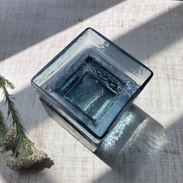 Pala＊氷のゆらぎの花瓶＊北欧＊クリアブルー／Lsize／リーヒマエンラシ／花瓶 | iichi 日々の暮らしを心地よくするハンドメイドやアンティークのマーケットプレイス