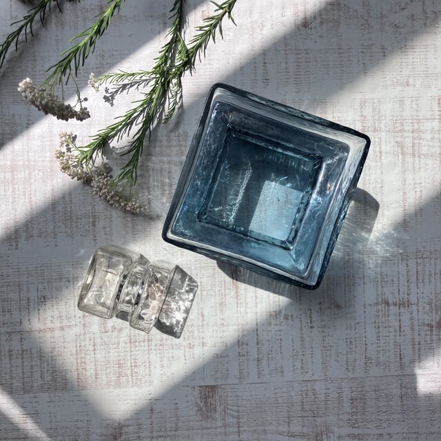 Pala＊氷のゆらぎの花瓶＊北欧＊クリアブルー／Lsize／リーヒマエンラシ／花瓶 | iichi 日々の暮らしを心地よくするハンドメイドやアンティークのマーケットプレイス