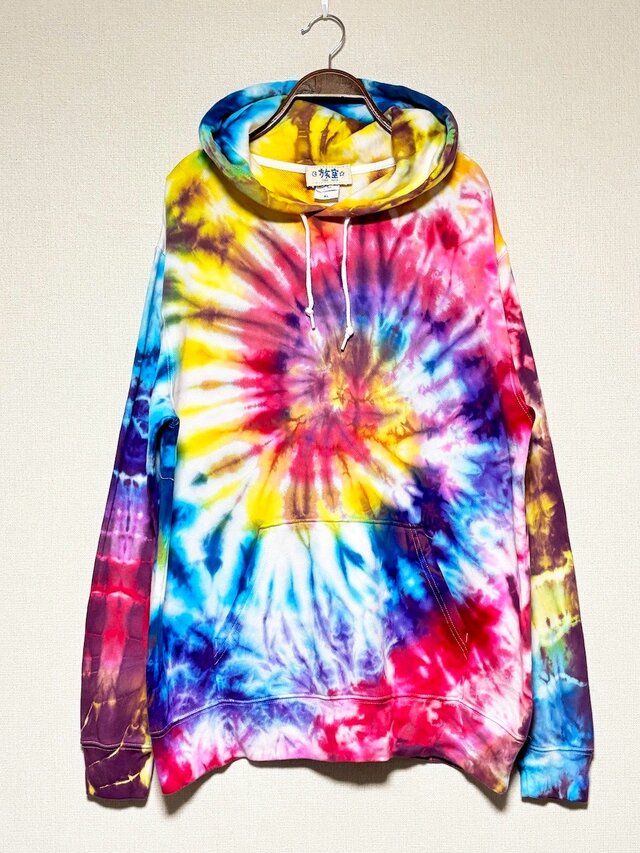 タイダイ プルオーバー フーディ XLサイズ カラフルスパイラル | iichi 日々の暮らしを心地よくするハンドメイドやアンティークのマーケットプレイス