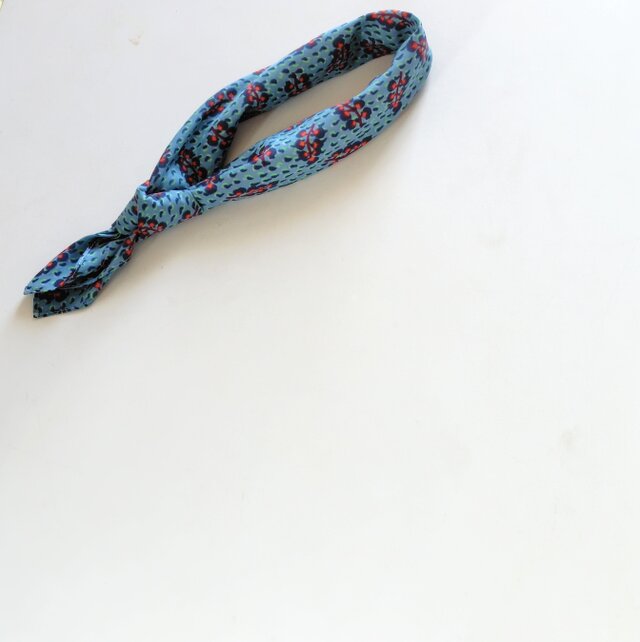 日用品店（布）コットンキュプラスカーフ 50cm×50cm 【 ボタニカル／ブルー 】LIBERTY | iichi 日々の暮らしを心地よくするハンドメイドやアンティークのマーケットプレイス