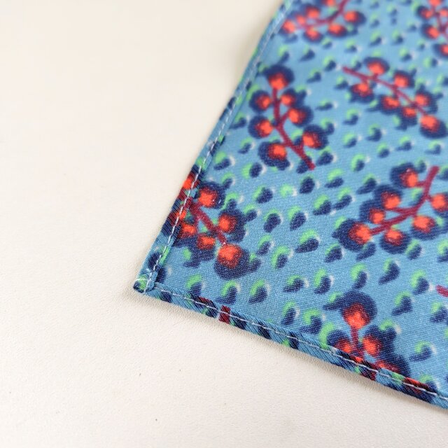 日用品店（布）コットンキュプラスカーフ 50cm×50cm 【 ボタニカル／ブルー 】LIBERTY | iichi 日々の暮らしを心地よくするハンドメイドやアンティークのマーケットプレイス