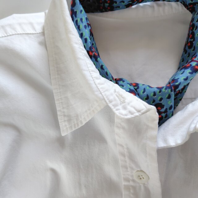 日用品店（布）コットンキュプラスカーフ 50cm×50cm 【 ボタニカル／ブルー 】LIBERTY | iichi 日々の暮らしを心地よくするハンドメイドやアンティークのマーケットプレイス