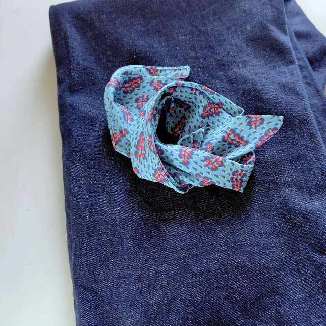 日用品店（布）コットンキュプラスカーフ 50cm×50cm 【 ボタニカル／ブルー 】LIBERTY | iichi 日々の暮らしを心地よくするハンドメイドやアンティークのマーケットプレイス