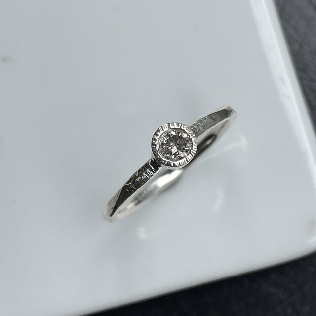 ソルト＆ペッパー グレー ダイヤモンド 0.15ct 3.5㎜ シルバーSV925リング | iichi 日々の暮らしを心地よくするハンドメイドやアンティークのマーケットプレイス