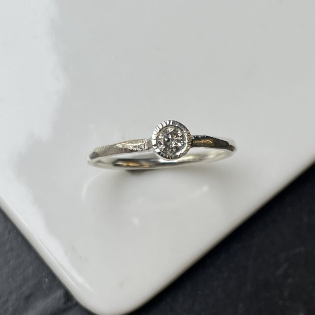 ソルト＆ペッパー グレー ダイヤモンド 0.15ct 3.5㎜ シルバーSV925リング | iichi 日々の暮らしを心地よくするハンドメイドやアンティークのマーケットプレイス