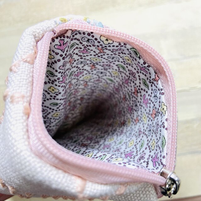 z368⚫︎スマホスタンド＆ポーチ （ミナペルホネン刺繍生地使用 | iichi 日々の暮らしを心地よくするハンドメイドやアンティークの ...