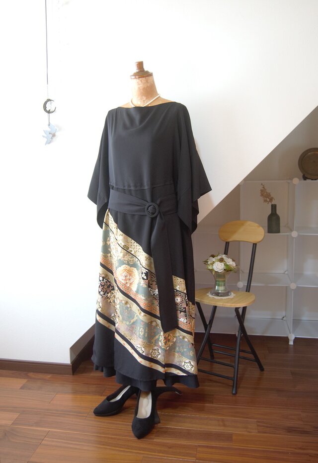 宝相華文様の留袖ドレス＊ダブルスカート 着物リメイク | iichi 日々の暮らしを心地よくするハンドメイドやアンティークのマーケットプレイス