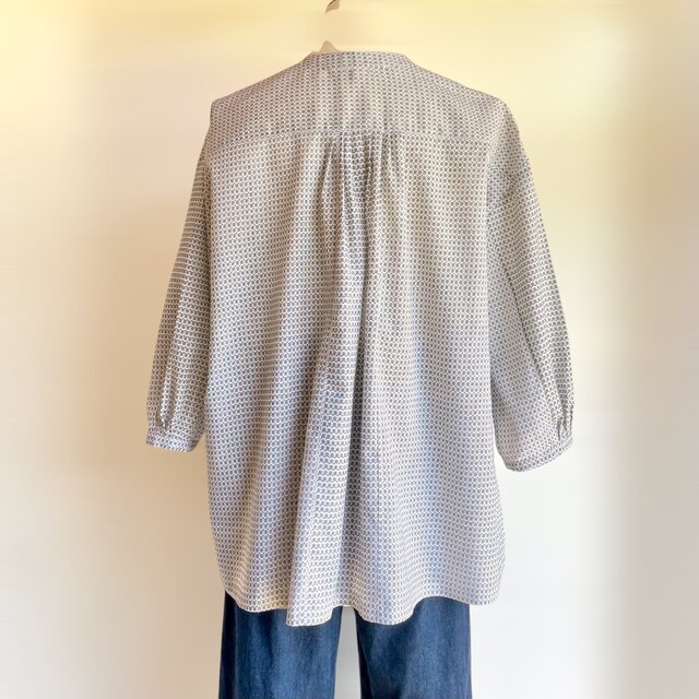 つけ襟付き バンドカラー ブラウス【送料込み】浴衣リメイク ホワイト×ブラック | iichi 日々の暮らしを心地よくするハンドメイドやアンティークのマーケットプレイス