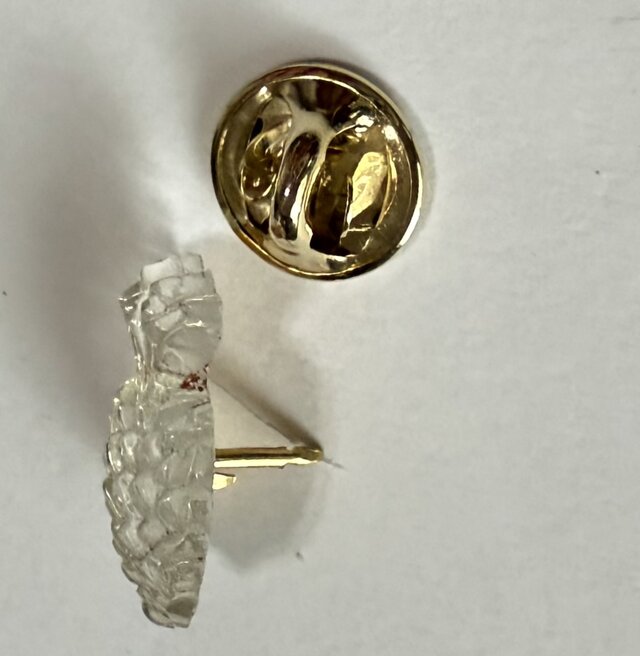 パイナップル 西ドイツ製 クリスタル 1940年代ビンテージ ピンブローチ】男性にも | iichi 日々の暮らしを心地よくするハンドメイドやアンティークのマーケットプレイス