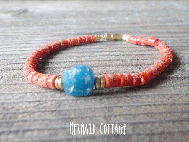 Blue Romanglass and Coral bracelet ローマングラスと珊瑚のブレスレット | iichi 日々の暮らしを心地よくするハンドメイドやアンティークのマーケットプレイス