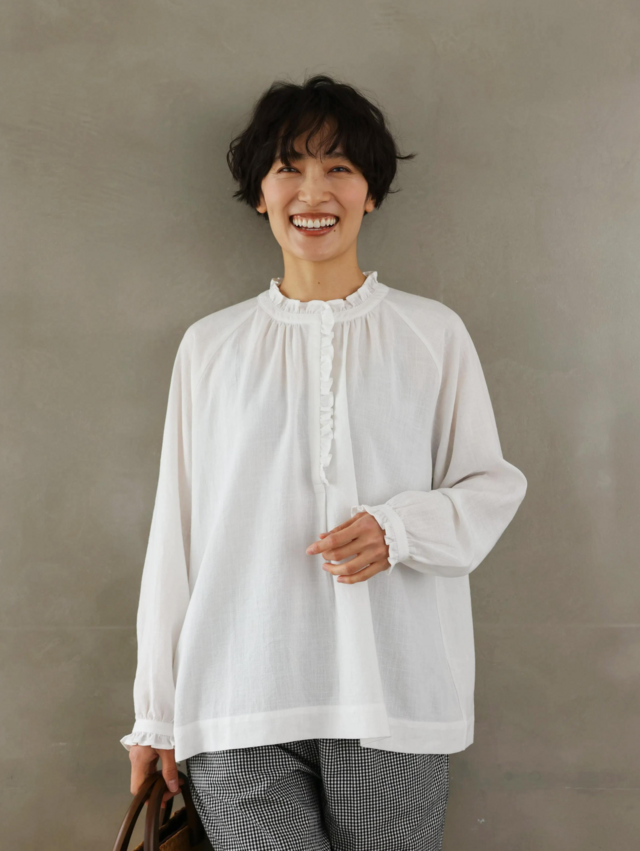 品ありフリルブラウス 長袖ブラウス コットンリネン ホワイト 250418-1 | iichi 日々の暮らしを心地よくするハンドメイドやアンティークのマーケットプレイス