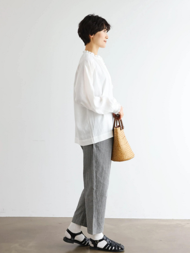 品ありフリルブラウス 長袖ブラウス コットンリネン ホワイト 250418-1 | iichi 日々の暮らしを心地よくするハンドメイドやアンティークのマーケットプレイス