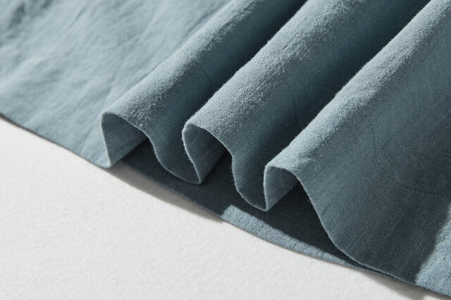 品ありフリルブラウス 長袖ブラウス コットンリネン 灰色がかった青色 250418-2 | iichi 日々の暮らしを心地よくするハンドメイドやアンティークのマーケットプレイス