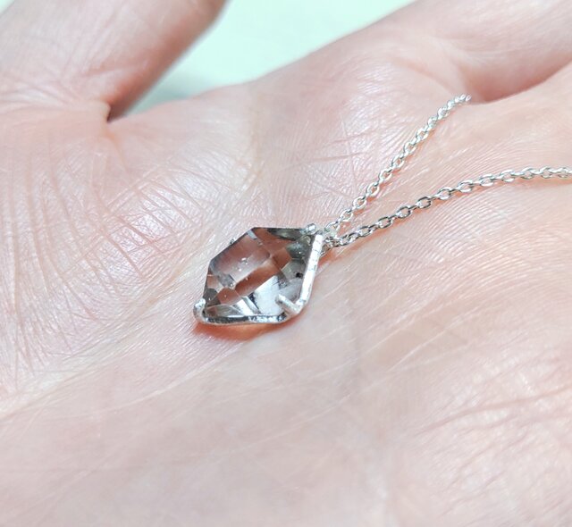 鉱物の表情＊herkimer 925 pendant | iichi 日々の暮らしを心地よくするハンドメイドやアンティークのマーケットプレイス