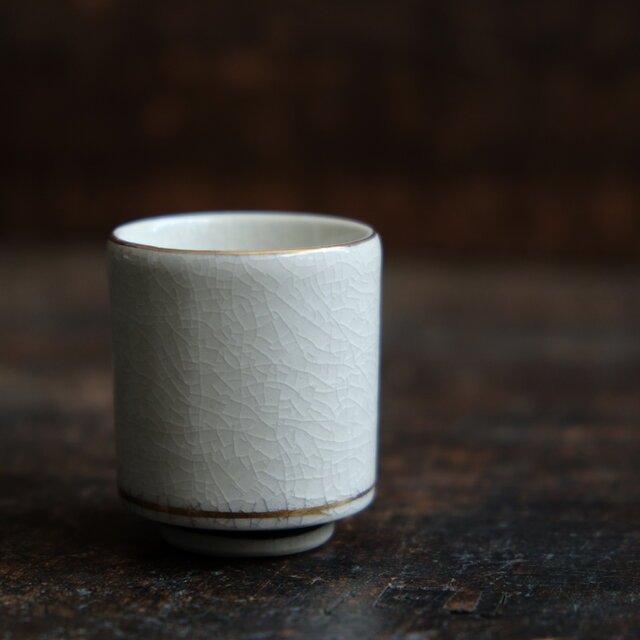 駆け抜ける2匹の馬と緑の雲（午） 九谷焼 色絵金彩覗き猪口 昭和レトロ 干支 酒器 コレクション 古民家 古道具 b3 | iichi 日々の暮らしを心地よくするハンドメイドやアンティークの ...