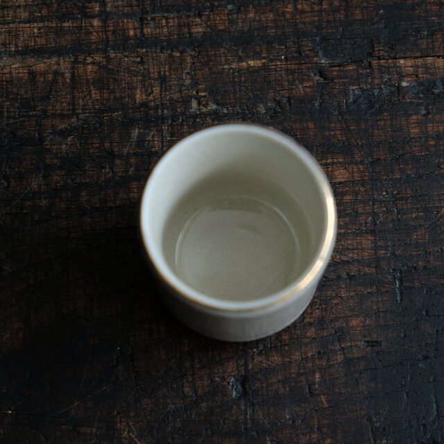 駆け抜ける2匹の馬と緑の雲（午） 九谷焼 色絵金彩覗き猪口 昭和レトロ 干支 酒器 コレクション 古民家 古道具 b3 | iichi 日々の暮らしを心地よくするハンドメイドやアンティークの ...