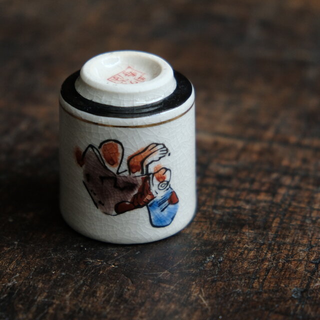 お辞儀をする猿（申） 九谷焼 色絵金彩覗き猪口 昭和レトロ 干支 酒器 コレクション 古民家 古道具 b3 | iichi 日々の暮らしを心地よくするハンドメイドやアンティークのマーケットプレイス