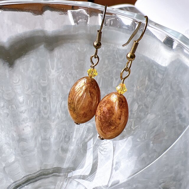 P208-ヴィンテージピアス・U.S.A. 1970〜80s Brown orange marble beads hanging | iichi 日々の暮らしを心地よくするハンドメイドや ...