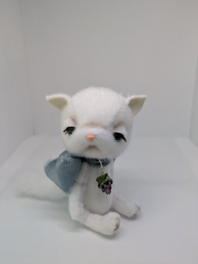 ぬいぐるみ☆ヴィンテージ風ねこさん☆ホワイト | iichi 日々の暮らしを心地よくするハンドメイドやアンティークのマーケットプレイス