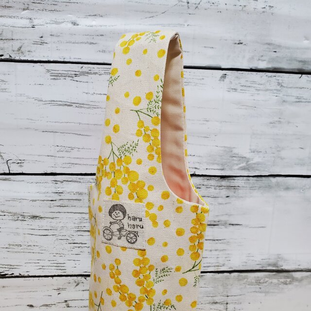 コンパクトに折りたためるペットボトルカバー ミモザ | iichi 日々の暮らしを心地よくするハンドメイドやアンティークのマーケットプレイス